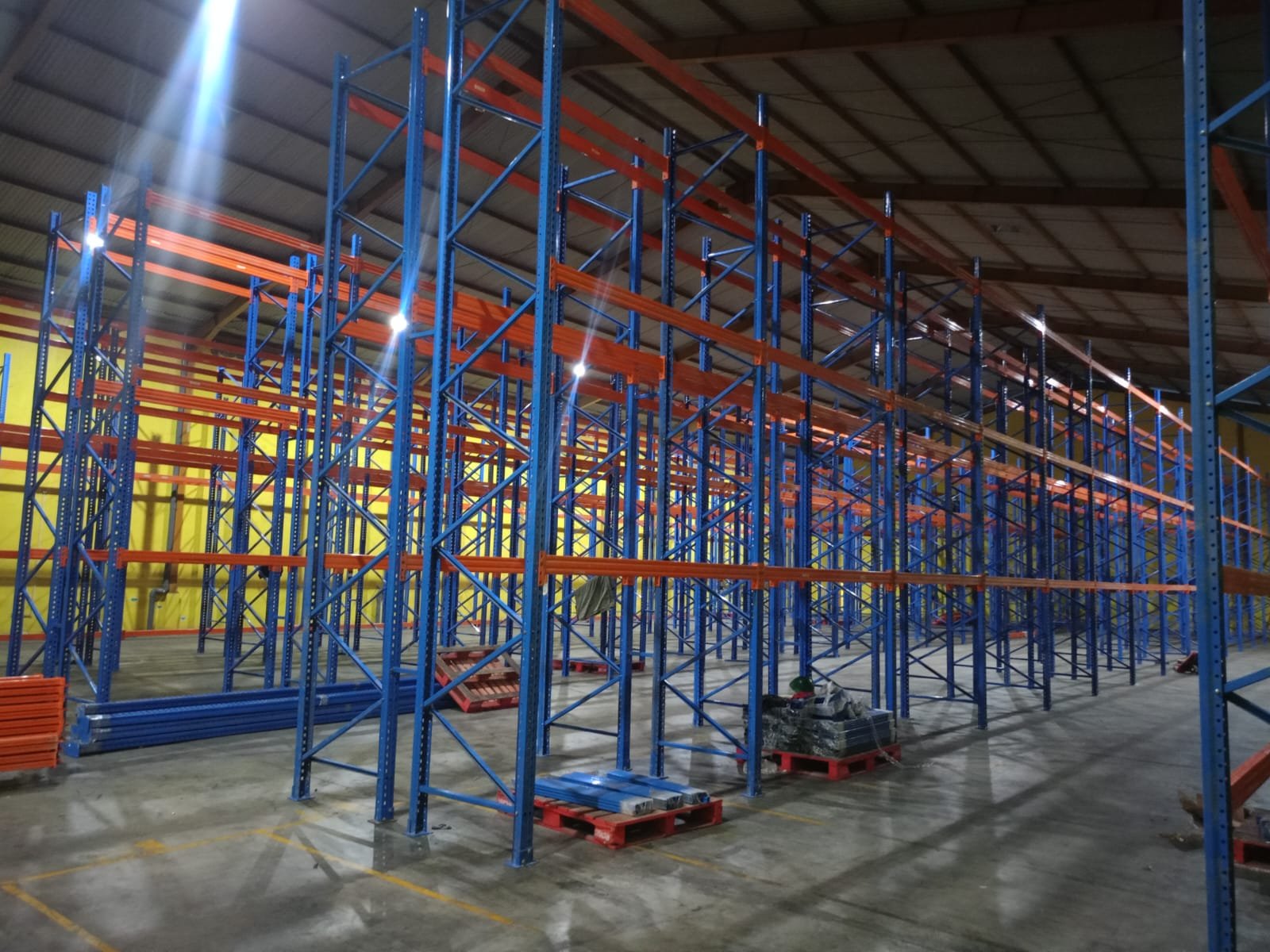 Jenis Rak Gudang yang Harus Dimiliki oleh Industri Kimia dan Farmasi ...